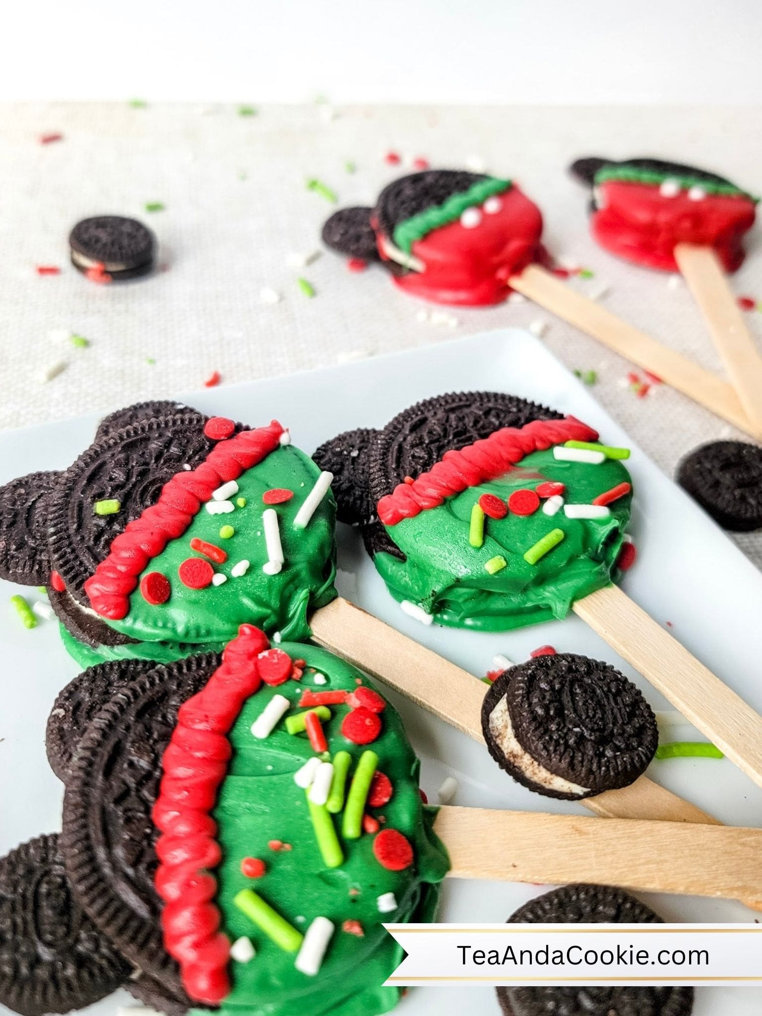 No Bake Mickey Christmas Oreos Pops: Easy Holiday Treats