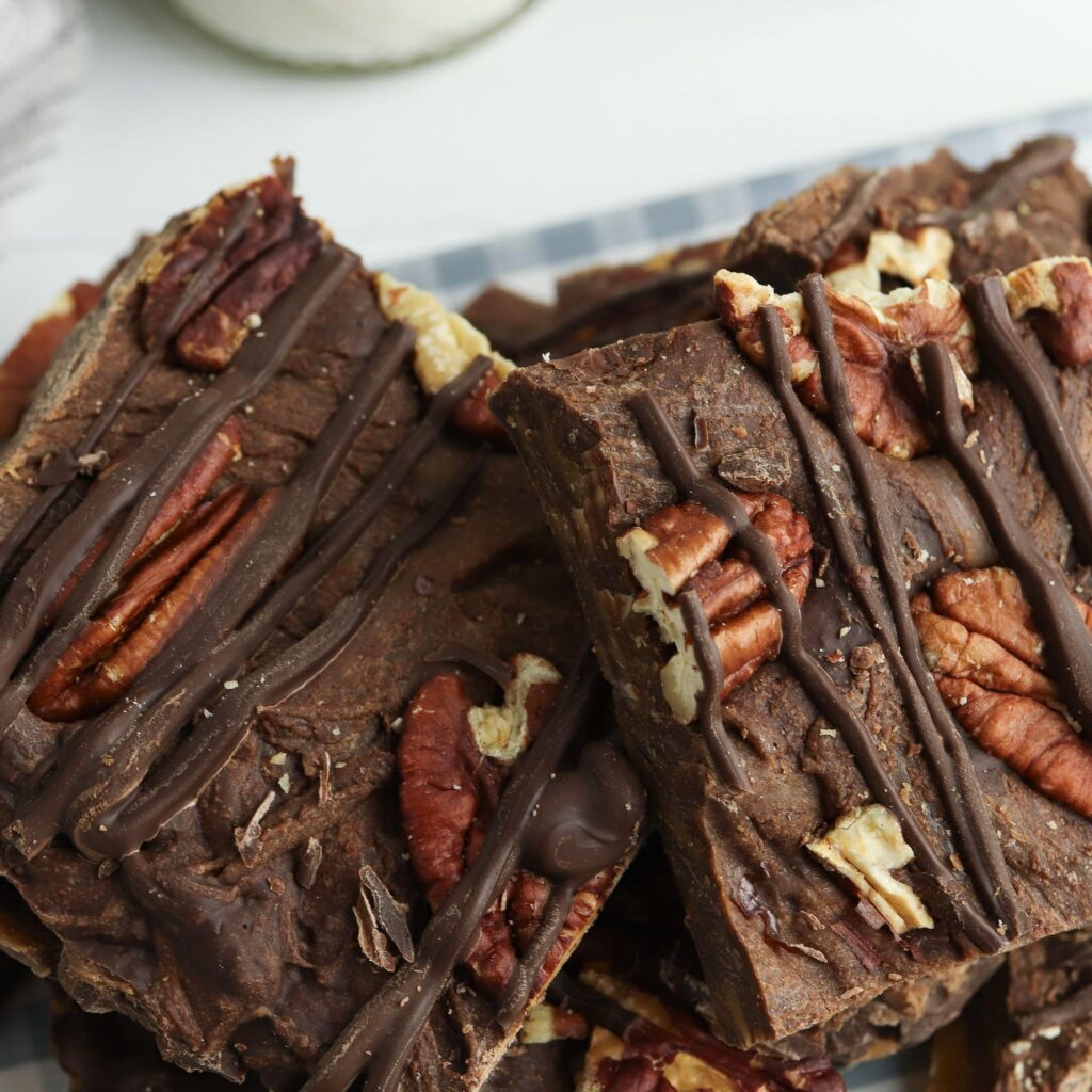 Easy Chocolate Bark Recipe: Quick Caramel, Pecan Gift Idea
