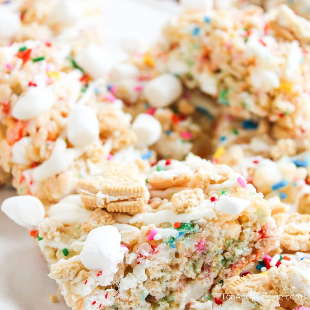 Colorful Sprinkle Rice Krispie Treats: Funfetti Cereal Bars