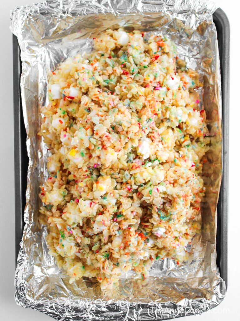 Colorful Sprinkle Rice Krispie Treats: Funfetti Cereal Bars