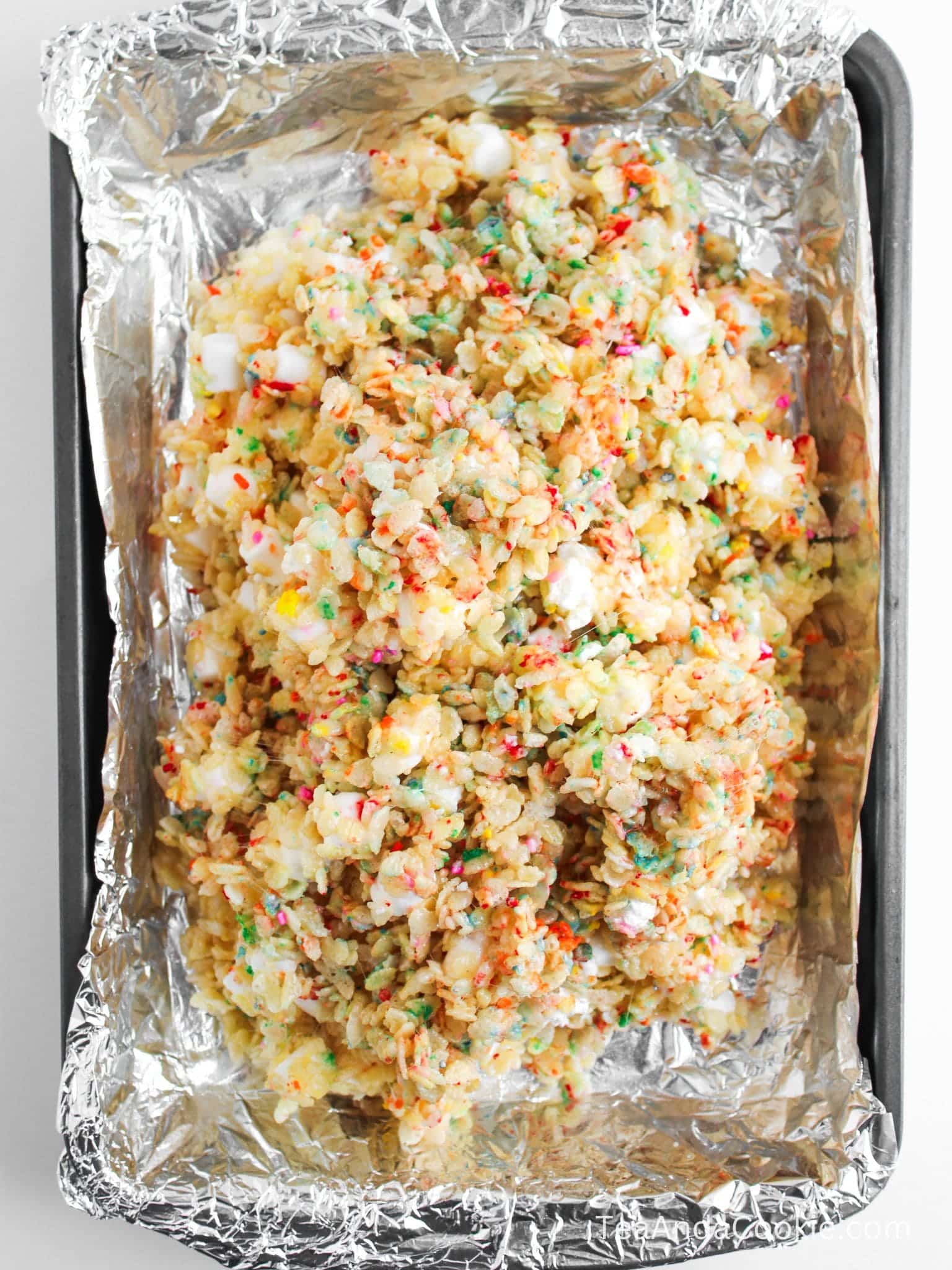Colorful Sprinkle Rice Krispie Treats: Funfetti Cereal Bars