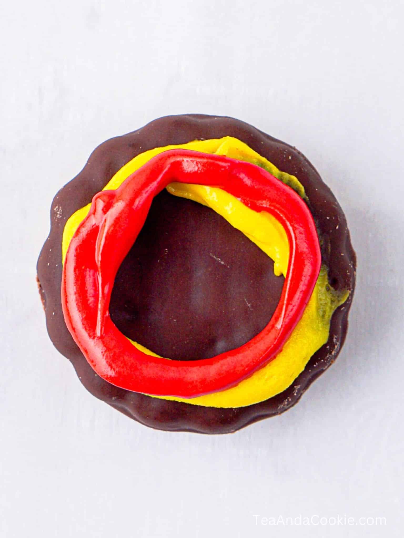 Easy Vanilla Wafer Hamburger Cookies: A Fun No Bake Treat