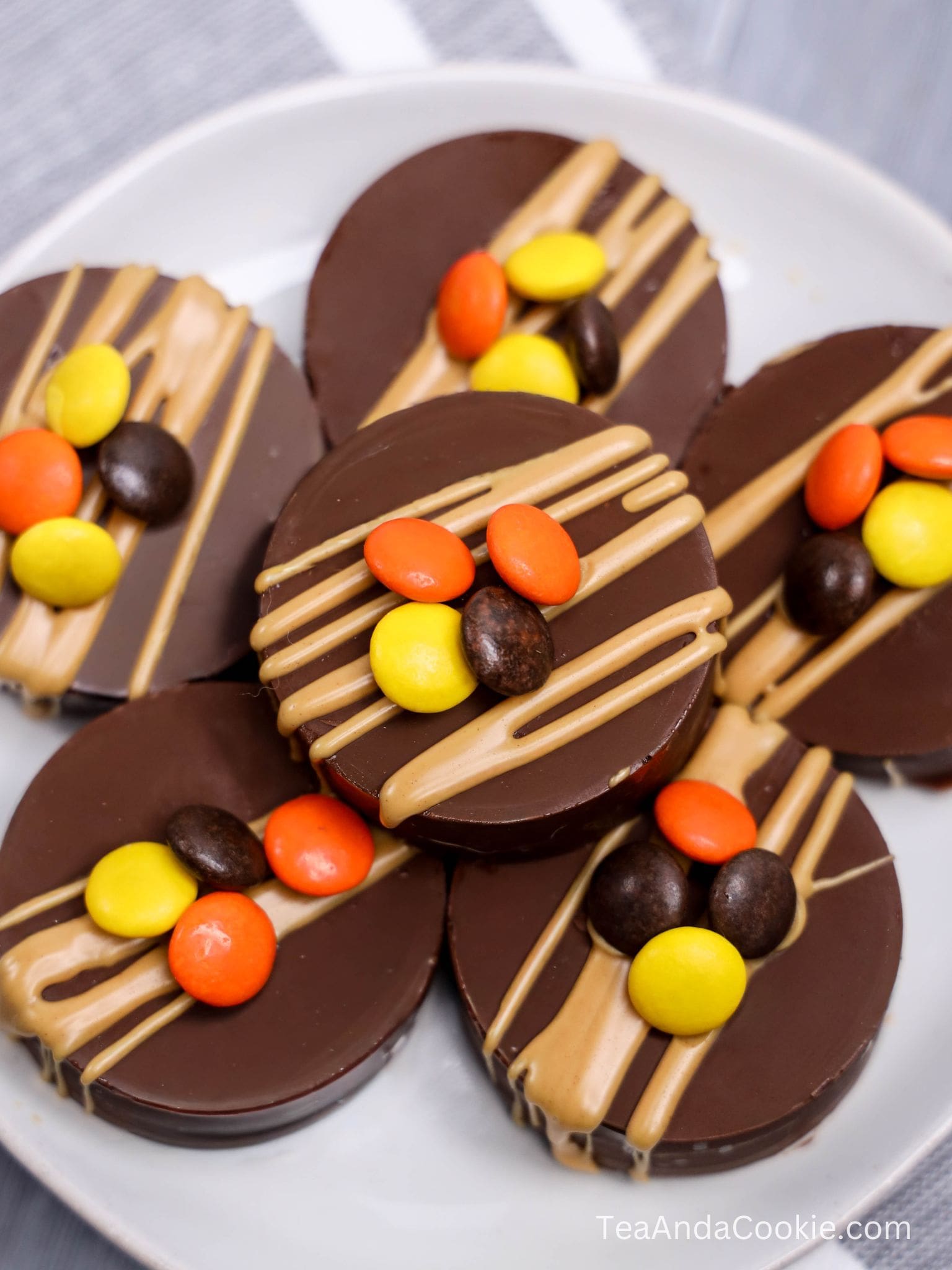 Make Chocolate Covered Oreos With Peanut Butter: Easy Gift