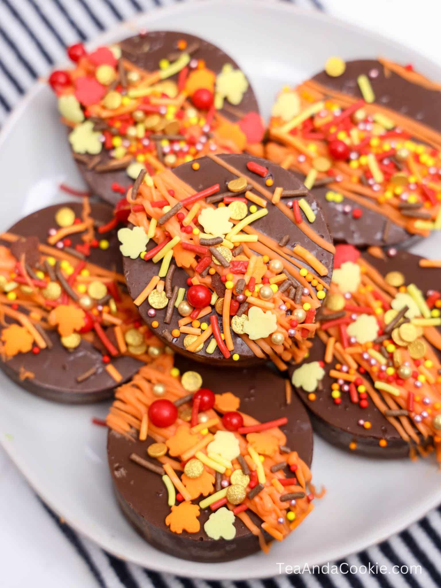 Easy Chocolate Covered Oreos For Fall: Tailgating, Parties